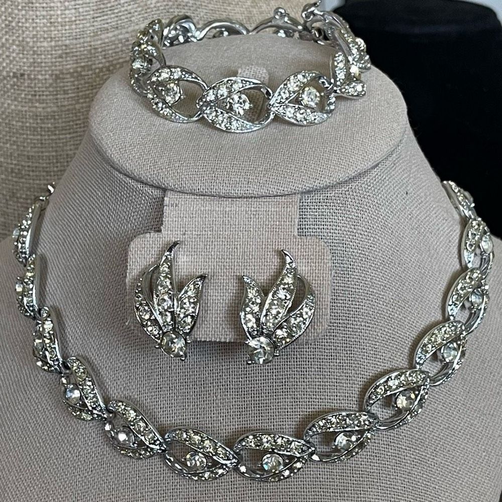 Sarah Coventry “Enchantress” Set Vintage 1967 Necklac… - Gem
